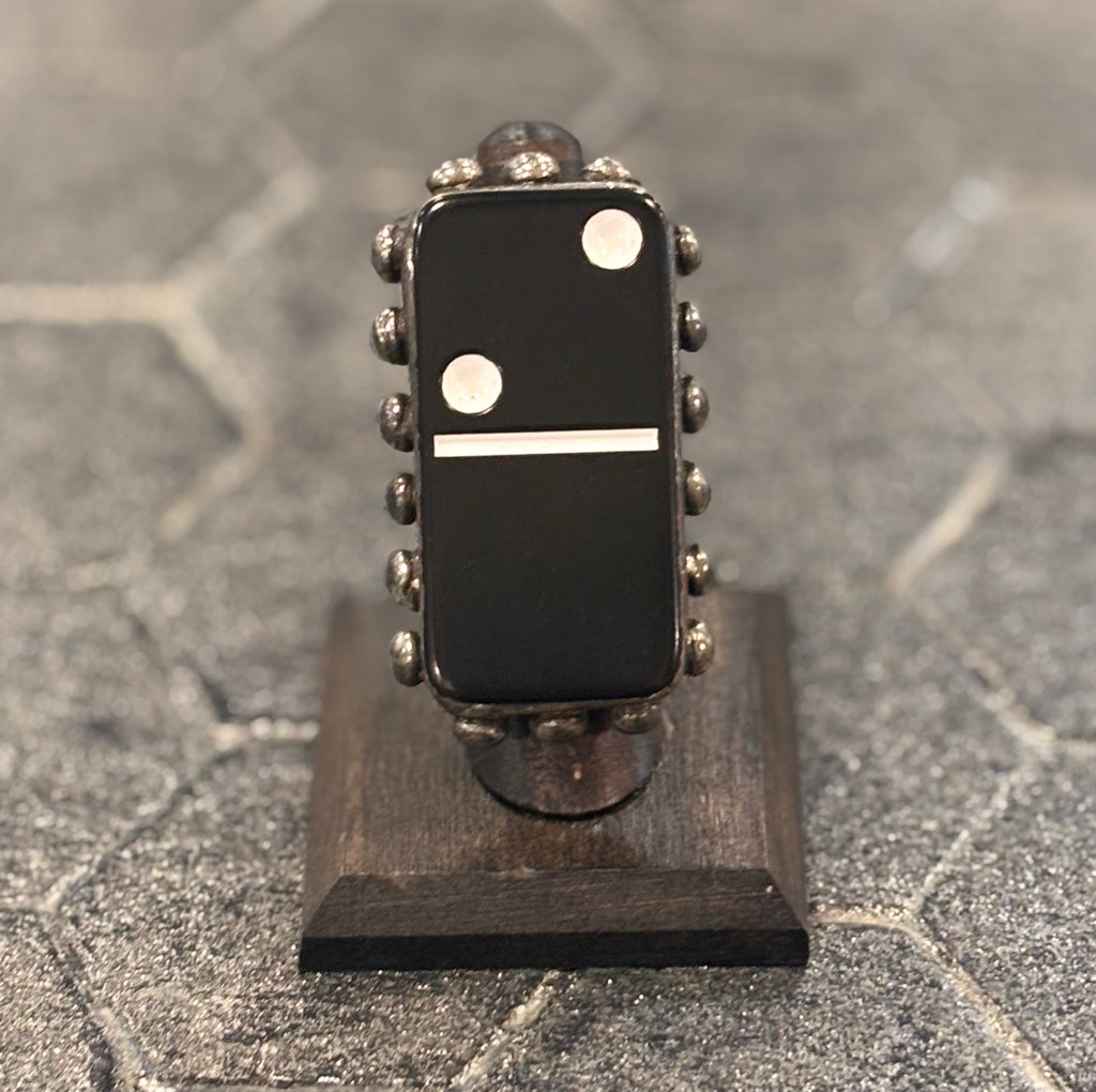 Dos Domino Ring – Barbed Wire & Lace